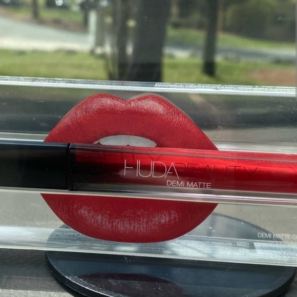HUDA BEAUTY | Makeup | Huda Beauty Discontinued Demi Matte Cream ...